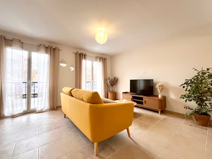 Maison De Ville Avec Grand Garage Et Extérieur - Béziers