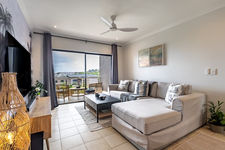 Cozy Coastal Escape | Pool, Braai & Balcony Views - Dolphin Coast