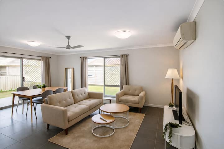 Bright Family Retreat - Quiet Caboolture Stay - Caboolture