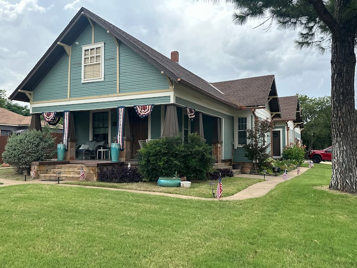 Urban Living In Historic Home - Arlington, TX