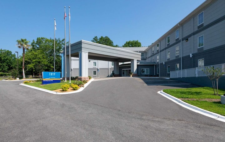 Tryp Tallahassee | King Bed | Near Fsu - Tallahassee, FL