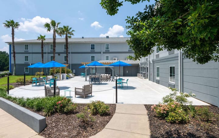Tryp Tallahassee | Queen Bed | Near Downtown - Tallahassee, FL