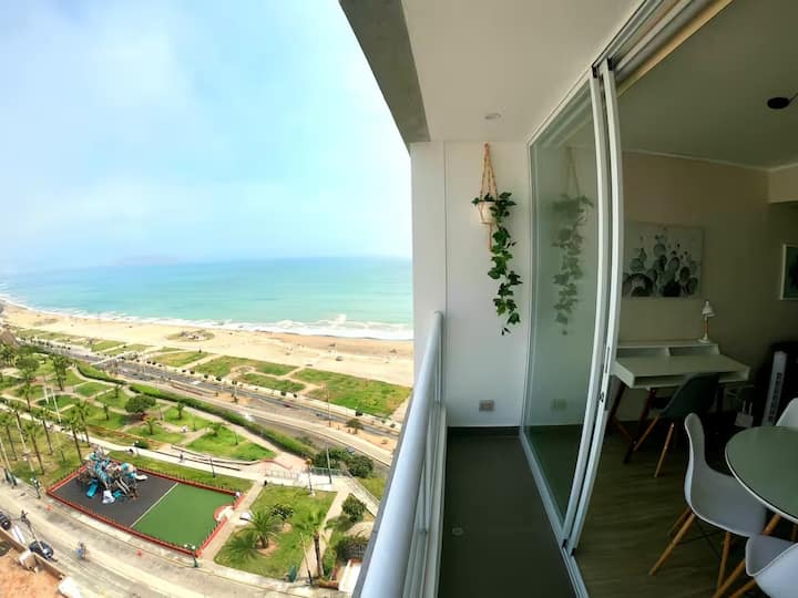 Oceanfront Top View Studio & Rooftop Pool - Lima
