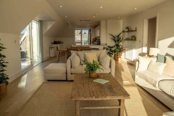 Sandpipers, Luxury 3 Bedroom Penthouse - Exeter