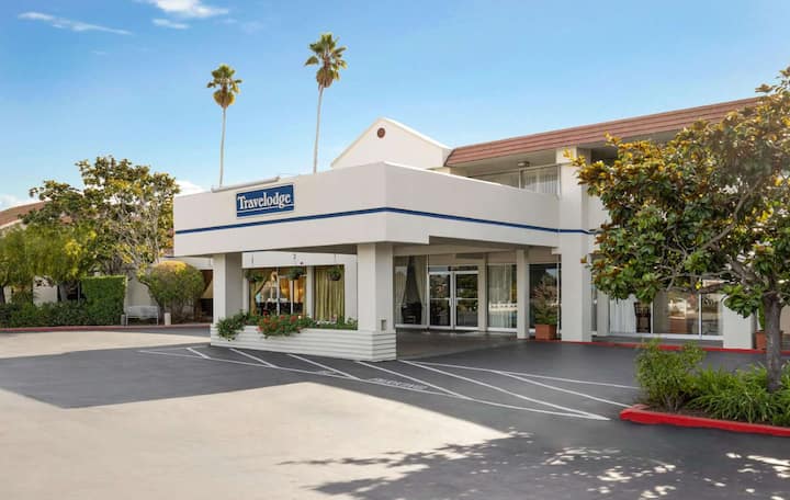 Travelodge Monterey Bay | King Bed| Near Beach - Monterey, CA