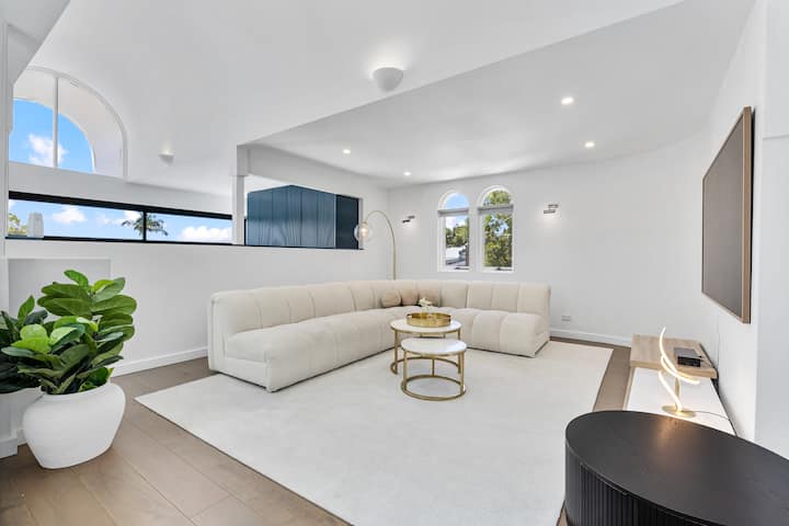 Group & Family 3br W/ Game Room, Terrace & Parking - Mosman