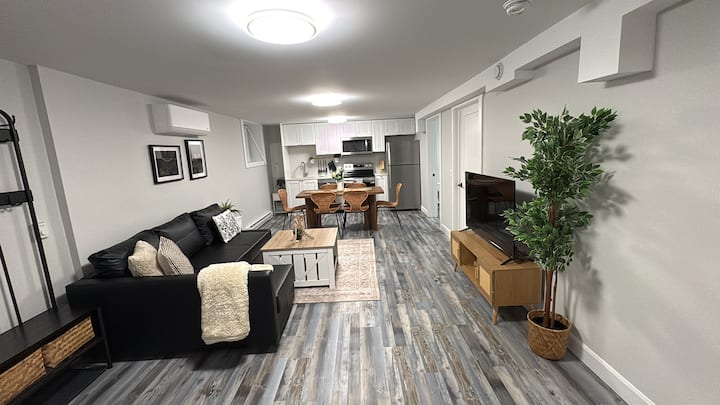 Modern Designer Apartment • Central & Walkable - Halifax