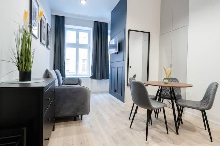 Elegant Apartment For 4 · Classic Style · Center - Katowice