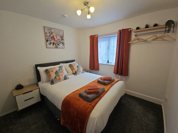 Central Atherstone, Modern Apartment - Nuneaton