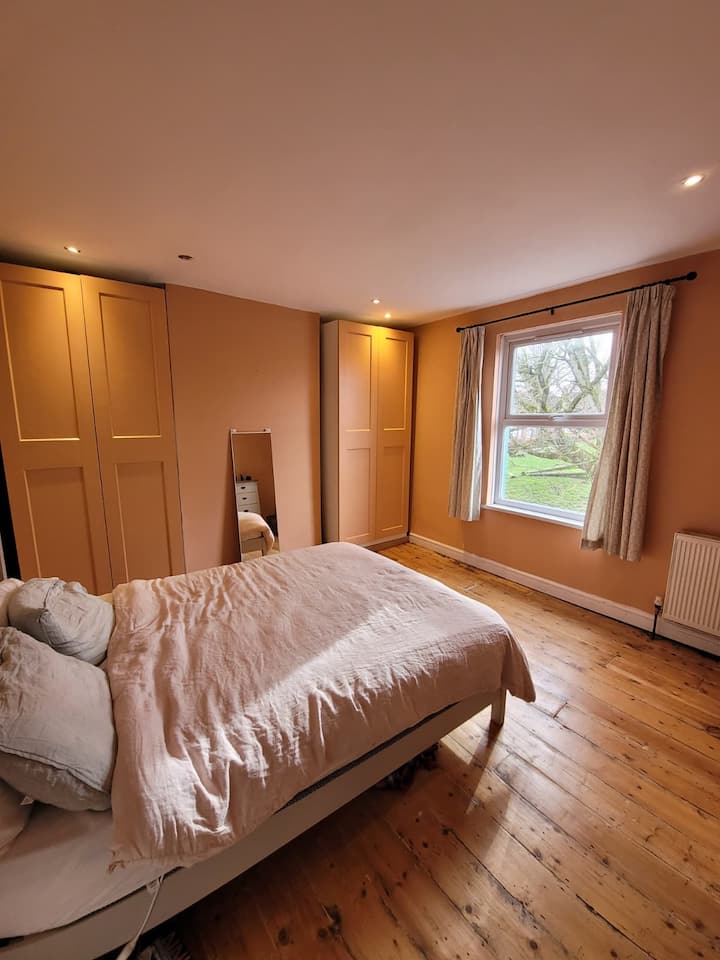 Charming 2-bed Home Near North St - Bristol