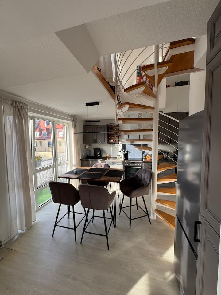 3-room Maisonette Apartment In Central Nuremberg - Núremberg