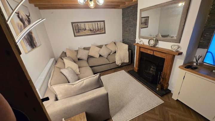 Cwm Uchaf Holiday Home, Hot Tub And Horse Views! - Penrhyndeudraeth