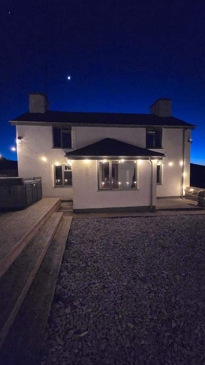 Cwm Uchaf Holiday Home, Hot Tub And Horse Views! - Snowdonia National Park