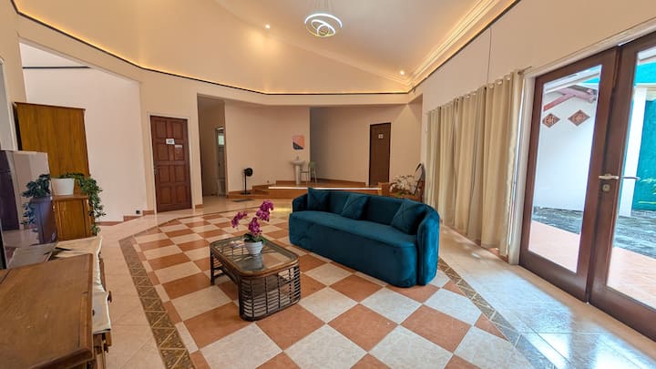 Modern Spacious Home @Merr - Near Upn & Airport - Surabaya