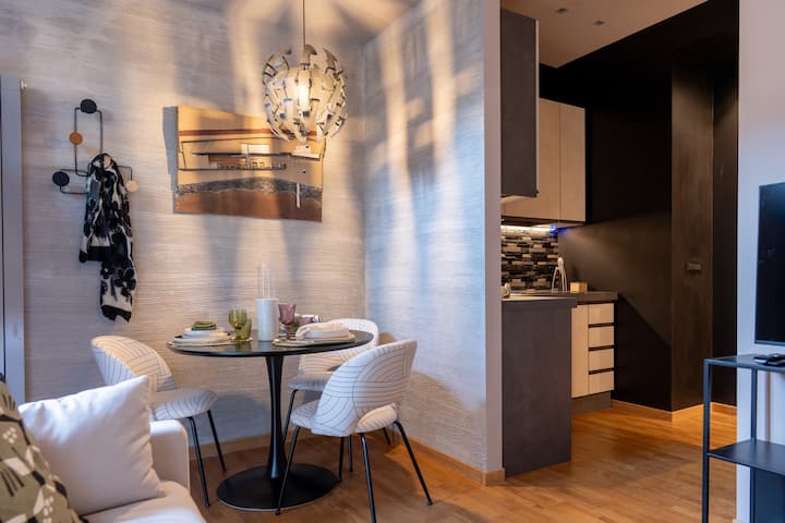 Luxury Art & Chromotherapy Apt-hospital District5 - Pavia