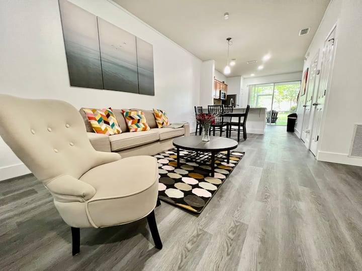 Comfy Lux Home King Bed Gym Near Mayo Clinic Beach - Jacksonville, FL