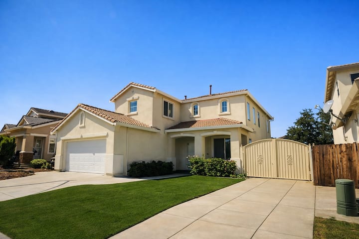 Spacious Centrally Located Double Story - Tracy, CA