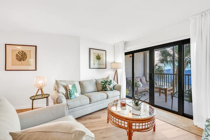 2 Bedroom Condo Marco Island! - Marco Island, FL