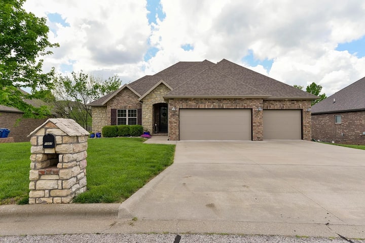 Ozark "Hide-a-way"   Your Home Away From Home! - Ozark, MO