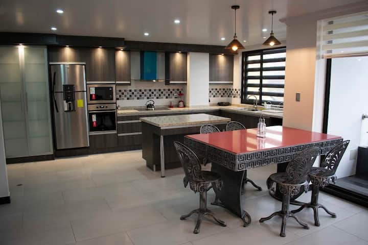 Lujoso Apartamento En El Centro De Ambato - Ambato