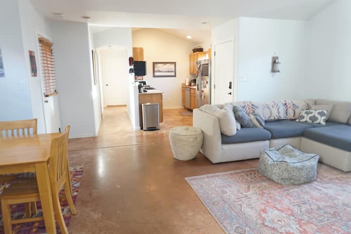 Spacious 2br + Office Southside Work & Relax - Santa Fe, NM