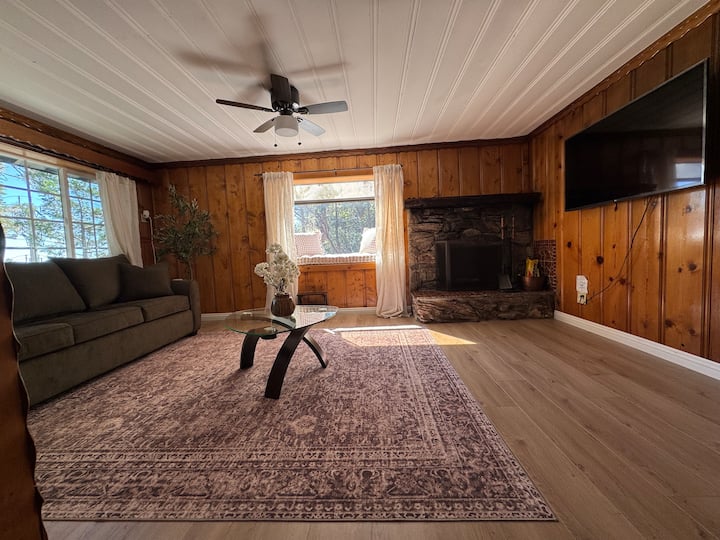 Cozy Getaway! Quiet & Charming - Crestline, CA