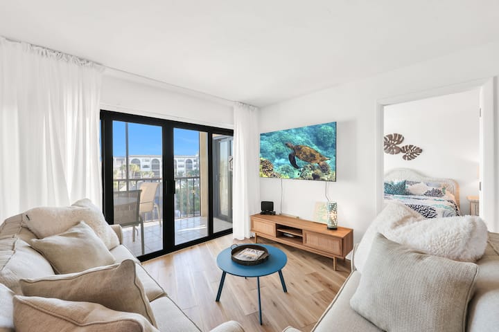 Waterfront Condo On Marco Island, Sleeps 4! - Marco Island, FL