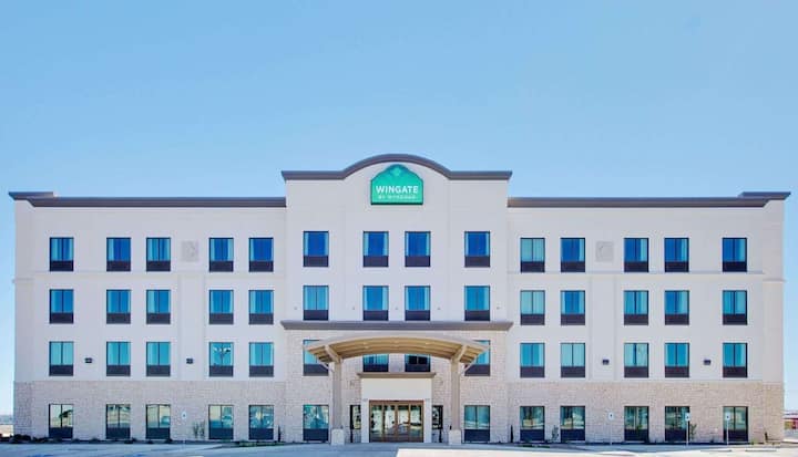Wingate San Angelo | 2q Beds Deluxe| Family Stay - San Angelo, TX