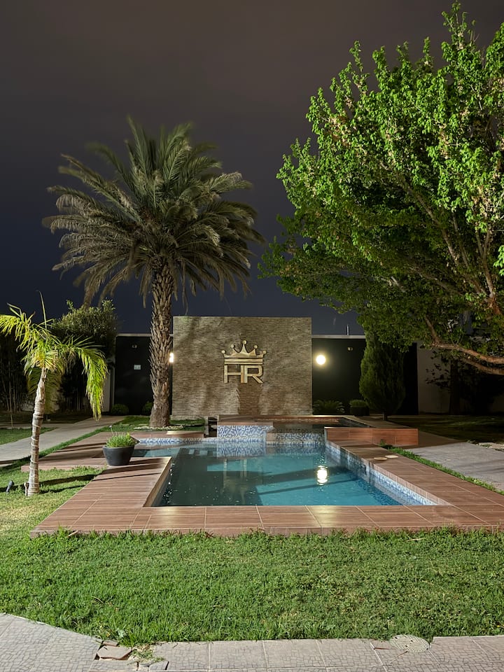 Hacienda Privada Con Alberca Y Amplios Jardines - Chihuahua