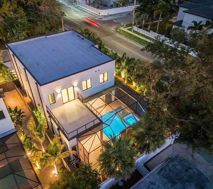 Siesta Luxe - 3 Mi To Beach & Downtown, Pool+spa - Sarasota, FL