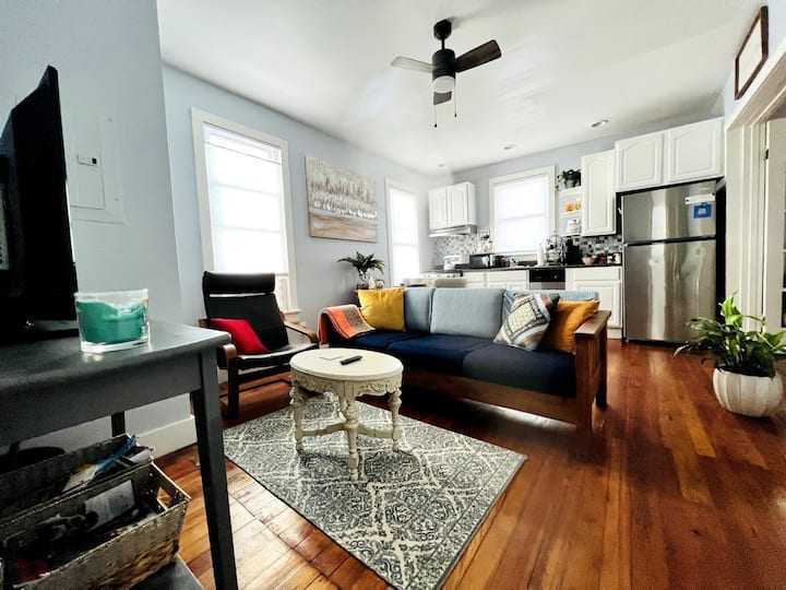 650b) 1 Bedroom | Cozy Lounge | Spacious - Hudson, NY