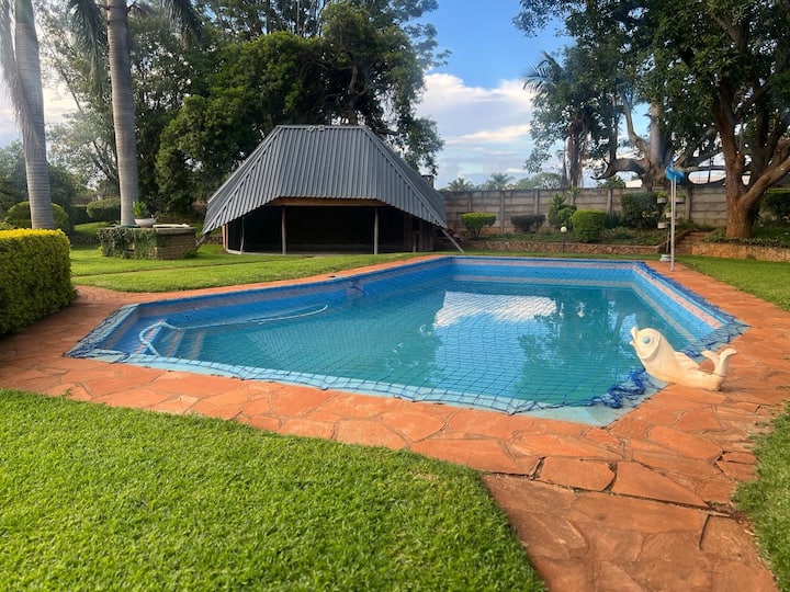 Elegant 3-bed Cottage, Shared Pool, Prime Location - Harare