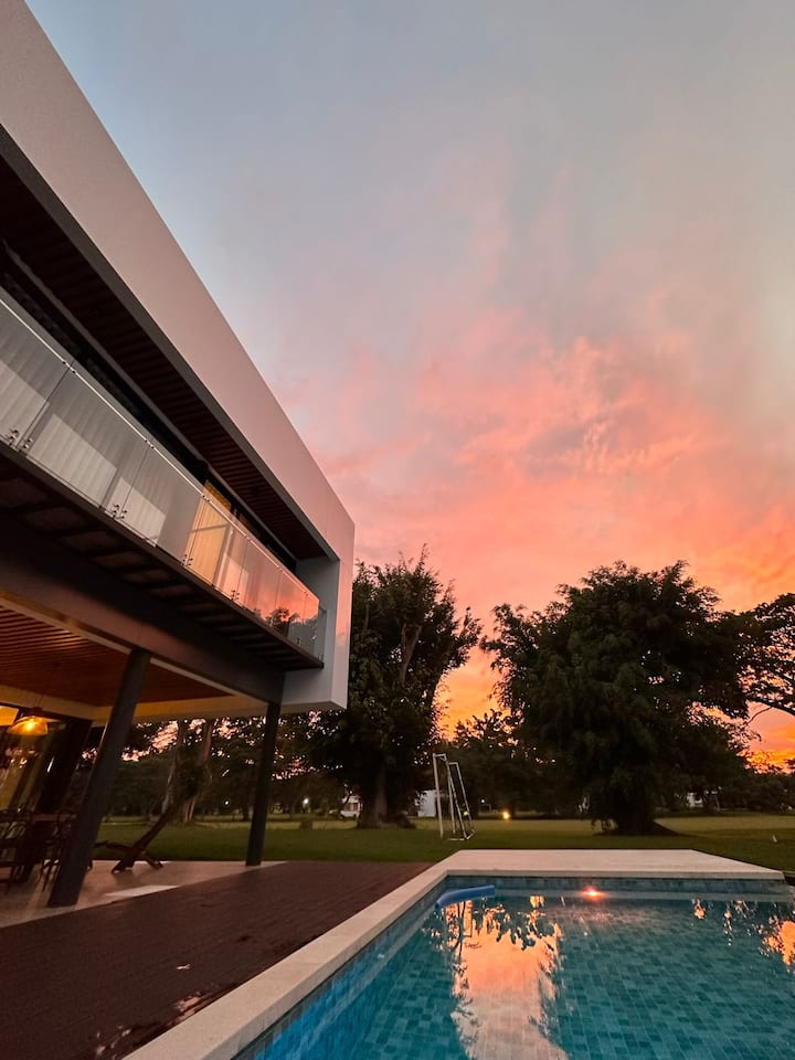 Modern Country House: Golf View, Jacuzzi & Pool - Santander de Quilichao