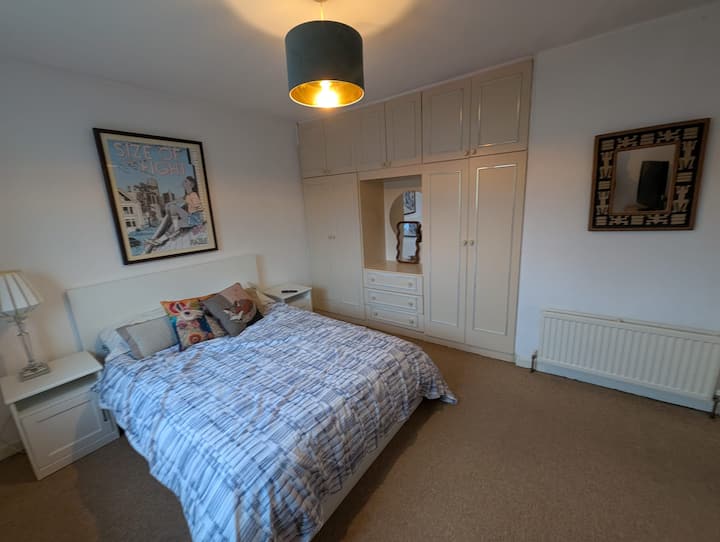 Bright 3-bed Home In Kilbarrack - 2 Mins To Dart - Portmarnock