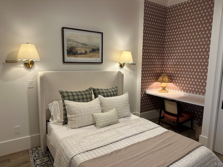 Luxury Loft On Jacksonville’s Historic Square - Jacksonville, AL