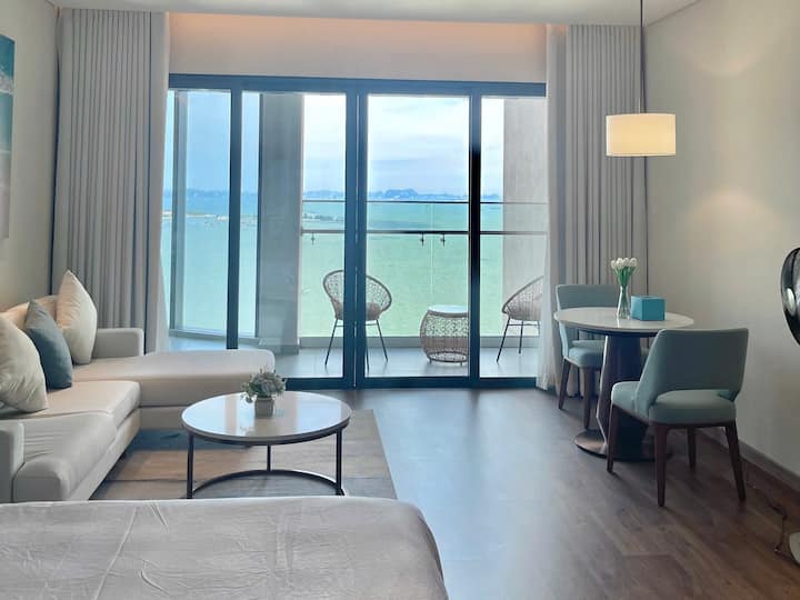 Ban Công Rộng • View Vịnh • Tầng 25 – À La Carte - China