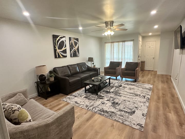 New Designer 3br Retreat | Central Richardson - Richardson, TX