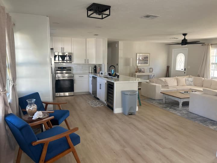 Welcome To Your Sarasota Escape! - Sarasota, FL