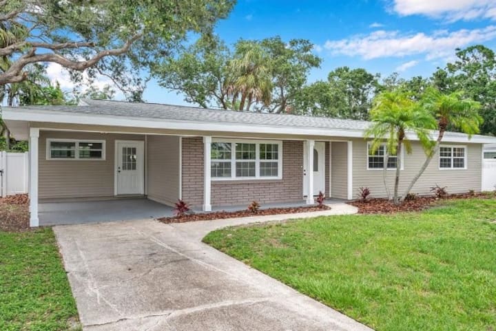 Welcome To Your Sarasota Escape! - Sarasota, FL