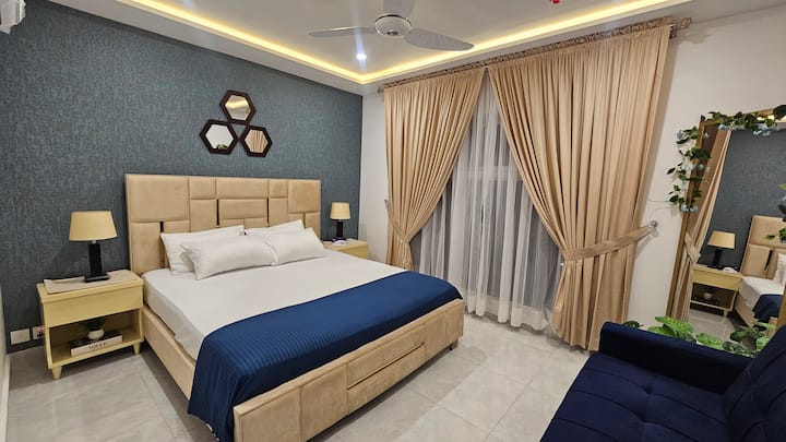 Premium 1bhk/central Gulberg/ Mmalam Rd - Lahore