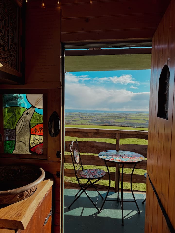 Quirky Hilltop Hideout-log Fire, Hottub & Balcony - Cornwall