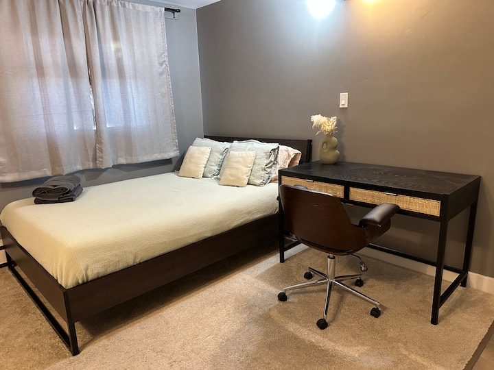 Cozy Downtown Retreat - Yellowknife