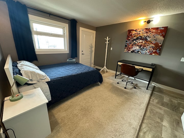 Cozy Downtown Retreat - Yellowknife