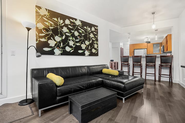 The Mission Hub – Steps To Restaurants & Bow River - Calgary