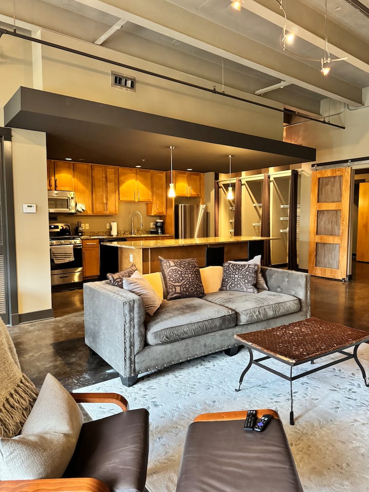 Historical And Stylish Factory 2-bed, 2-bath Loft - Lansing, MI