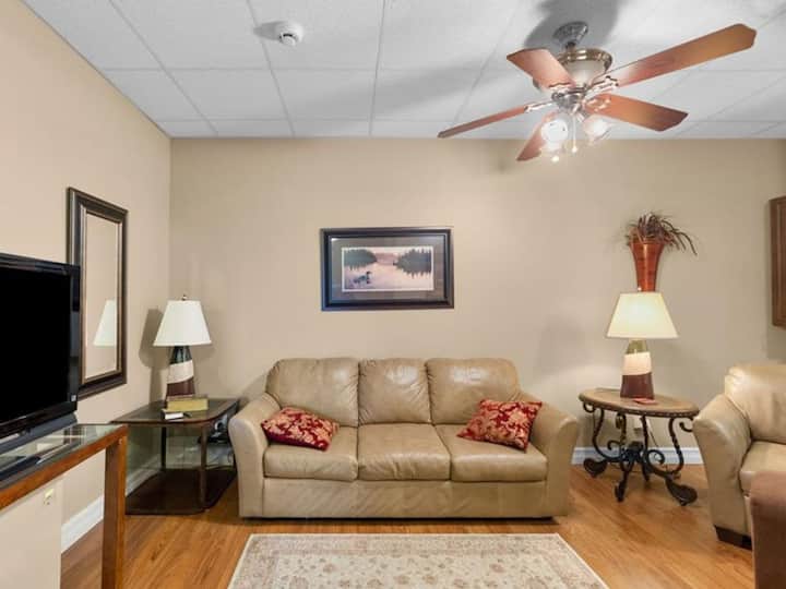 Suite 5: Upper Executive Suite - Greater Sudbury