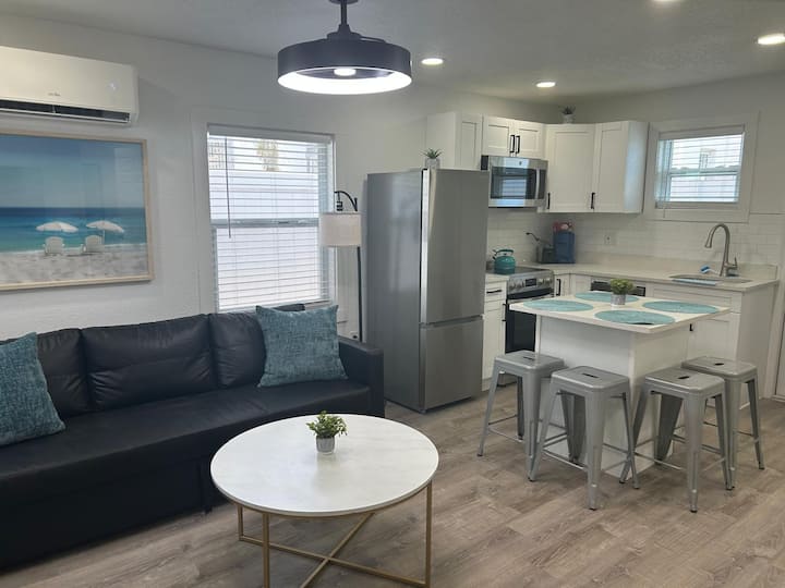 Downtown Studio Sunset - St. Petersburg