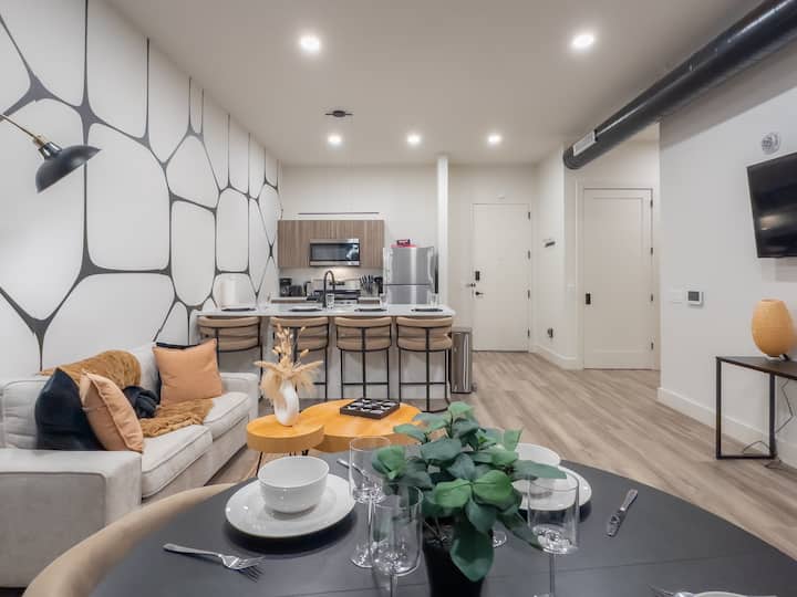 Boho Bliss, Sleeps 16, Park 2 Cars Free, 20% Off! - Bayonne, NJ