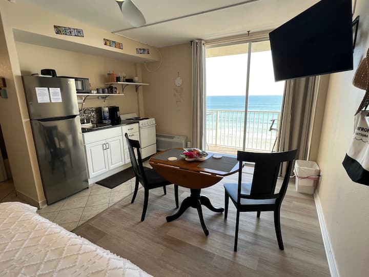 Oceanfront Oasis Studio Condo At The Beach - Daytona Beach, FL