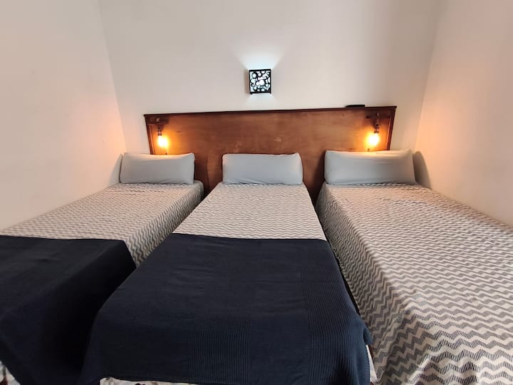 Habitación Triple Camas Individuales. - Canet de Mar